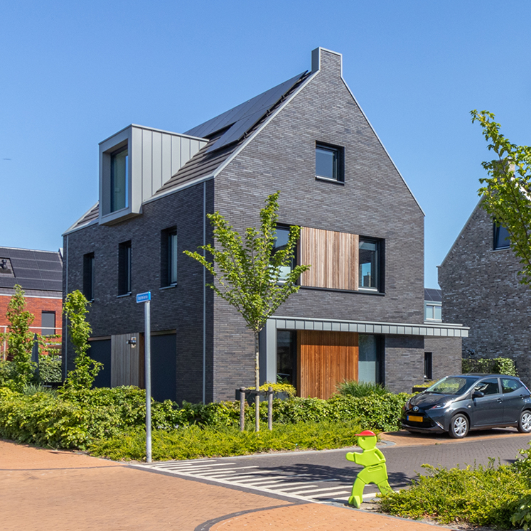 Eigentijdse woning met gevelaccenten in zink en hout | Assenrade ...